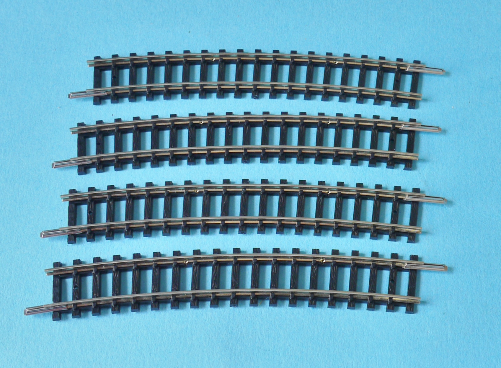 14927 TRIX Minitrix N Gauge 4× Curved Track Gebogenes Gleis Radius 4 ...